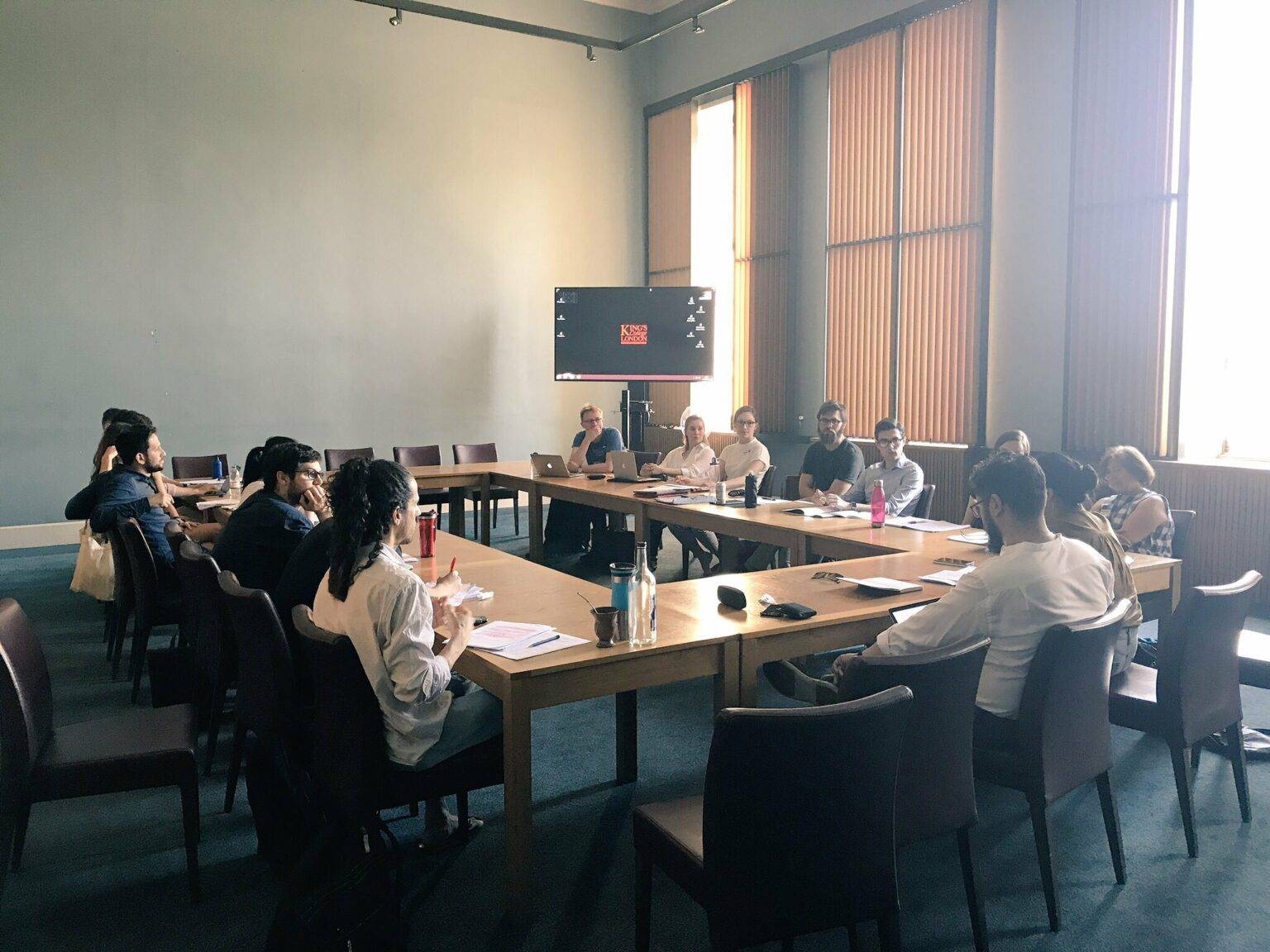 Có nên học tiến sĩ hay không? Được gì, mất gì?